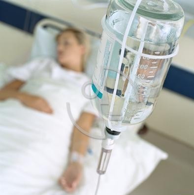 Aplicación de medicamentos con formula medica en sueros o intravenosos